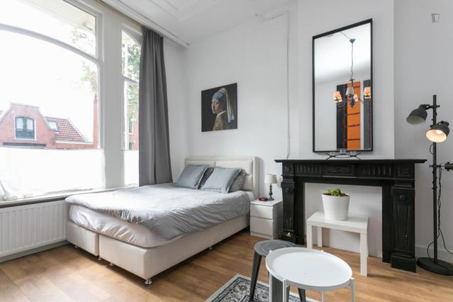 Accommodation in Amsterdam, Netherlands: Furnished apartments and rooms ...