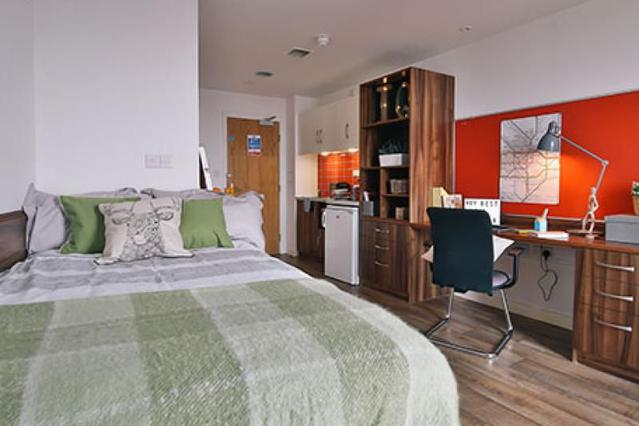 Student Housing in London | Furnished Student Rooms | Nestpick